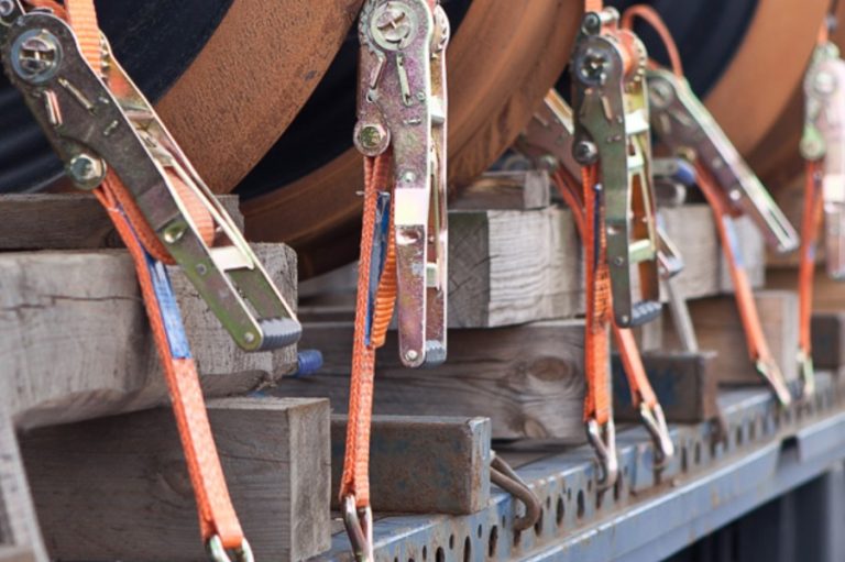 Lashing Belt Usage: Safeguarding Loads with Expertise - I Feel London
